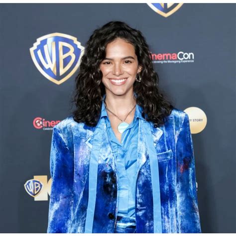 Besouro Azul Atua O De Bruna Marquezine Tem Cr Ticas Negativas