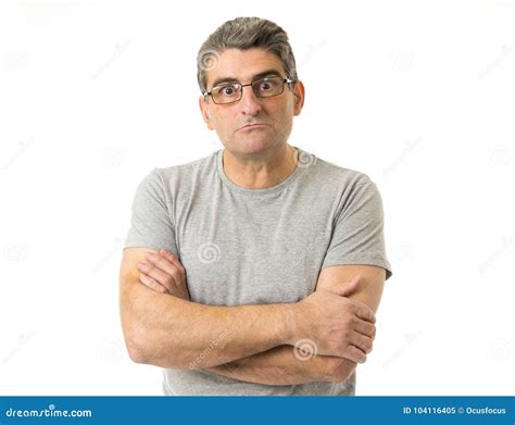 Retrato De 40s Extraño Y Hombre Del Empollón Sobre Los Vidrios En