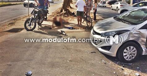 Colisão entre carro e moto deixa duas pessoas feridas em Patrocínio