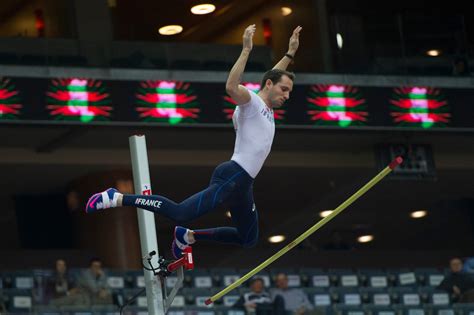 Saut à la perche Renaud Lavillenie à nouveau champion d Europe en salle