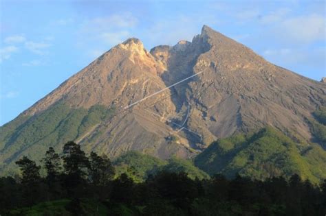 BPPTKG Gunung Merapi Alami Tiga Kali Gempa Guguran ANTARA News