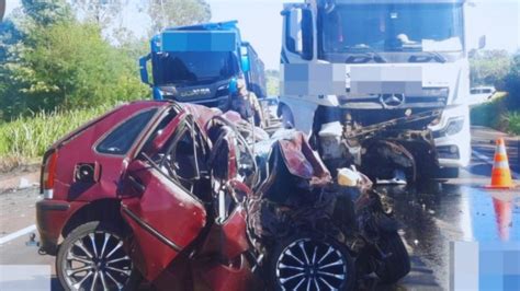 Acidente entre carro e caminhão deixa um morto na BR 376 em Paranavaí
