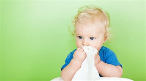 Comment déboucher le nez de bébé Avril First