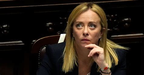 Perché il governo Meloni cancella il bonus da 500 euro
