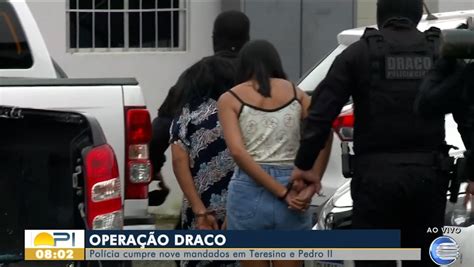 Idosa e filha são presas suspeitas de fazer parte de facção criminosa