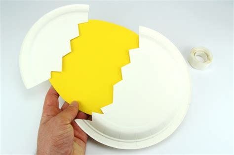 Poussin avec une assiette en carton FACILE Activités manuelles