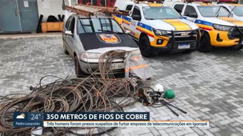 Vídeo Três homens são presos suspeitos de furtar 350 metros de fios de