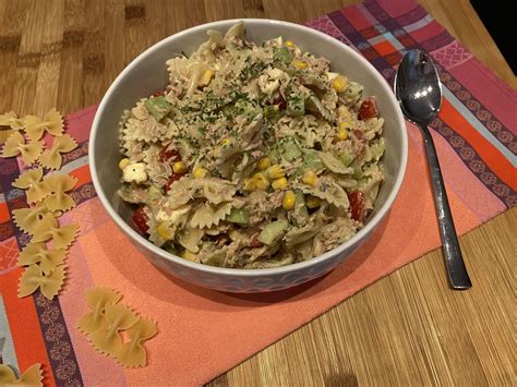 Salade de pâtes au thon maïs concombre tomate et mozzarella Les