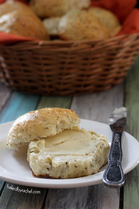 Garlic And Herb Dinner Rolls