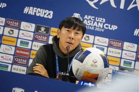 HLV Shin Tae Yong khuyên trọng tài nên bỏ nghề sau trận thua U23