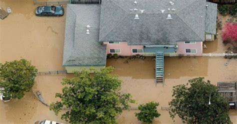 Más de 14 mil personas huyen de inundaciones en California