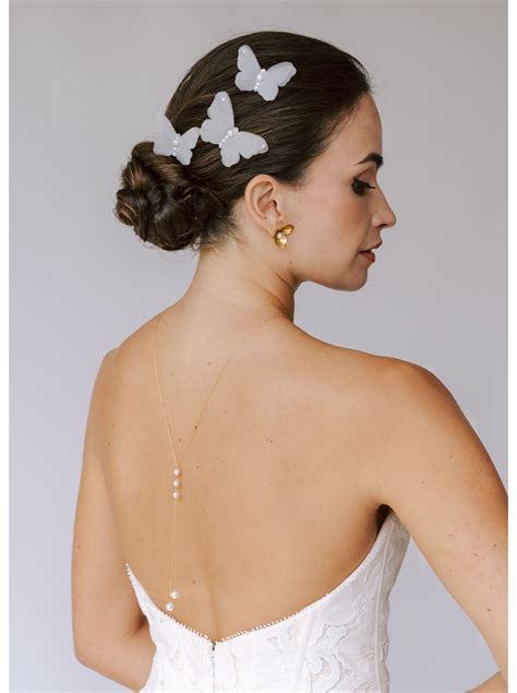 Emilia Collier de mariée perlé avec bijou robe dos nu