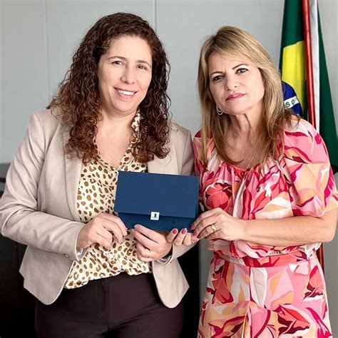 Deputa federal Flávia Morais é recebida em audiência pela Ministra