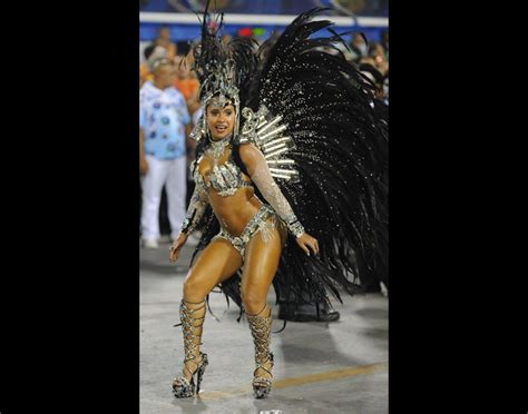 Foto Rainha de bateria da Beija Flor de Nilópolis Raíssa Oliveira
