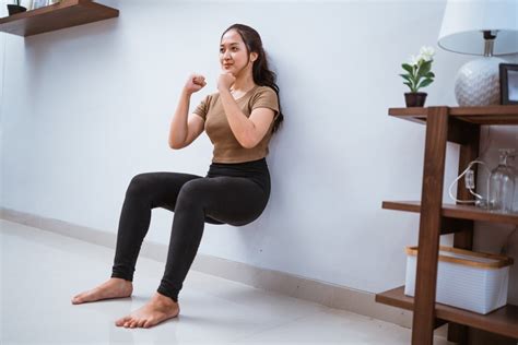 Pilates al muro cosè benefici ed esercizi