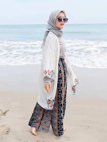 25 OOTD Outer Hijab Kekinian Agar Kamu Tampil Trendi Hai Gadis