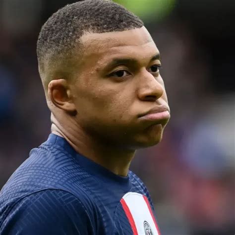 Kylian Mbappé Creo que jugar en el PSG no ayuda mucho para ganar el