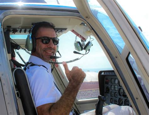 O que preciso para me tornar um Piloto de Helicóptero