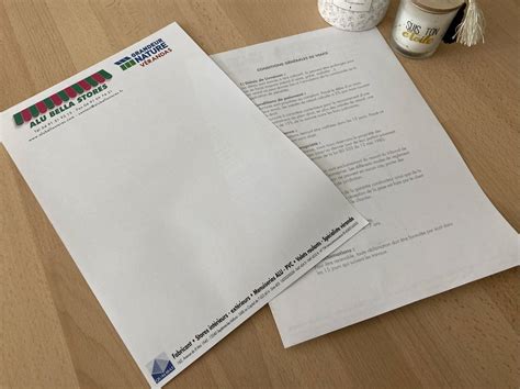 Le Papier En T Te Personnalis Et Les Suites De Lettre