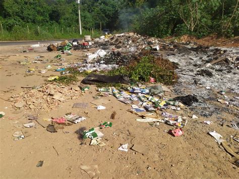 Descaso De Moradores A Cidade Descarte Irregular De Lixo E Entulho