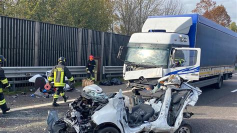 Incidente Mortale In Autostrada A Padova Est Auto Schiacciata Tra Due