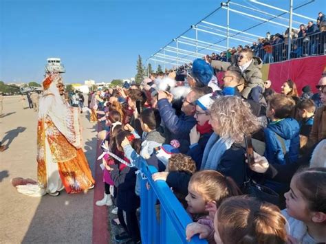 Los Reyes Magos llegan a la Base Aérea de Alcantarilla y reciben las