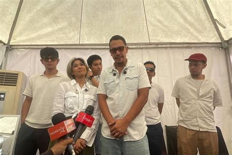 Foto Cerita MALIQ D Essentials Tampil Di Panggung Coldplay Chris