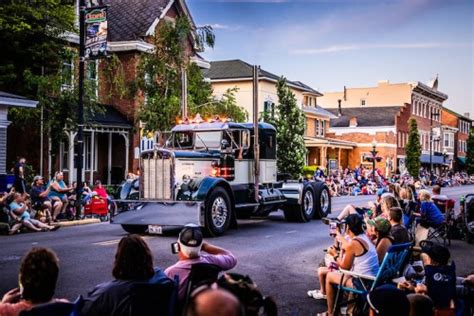 Kenworth Chillicothe Plant Hosts Third Annual Kenworth Truck Parade