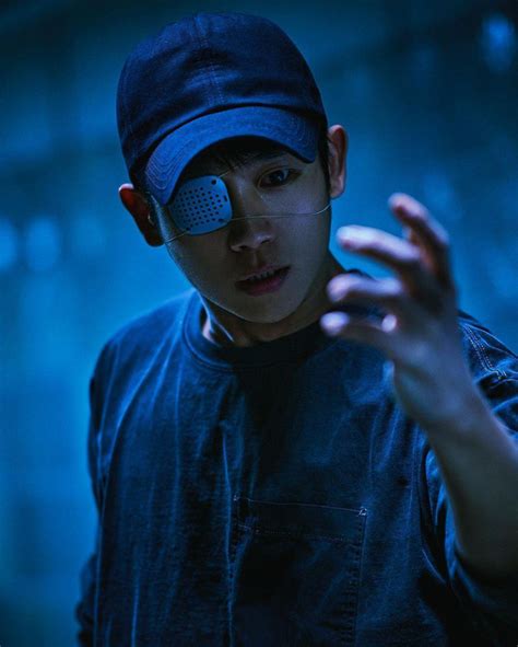 Jung Hae In gây sốc với cảnh nude toàn thân trong phim mới
