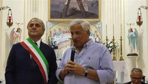 Grande Stile A Jenne Per Il Premio Giornalistico Con Il Ministro