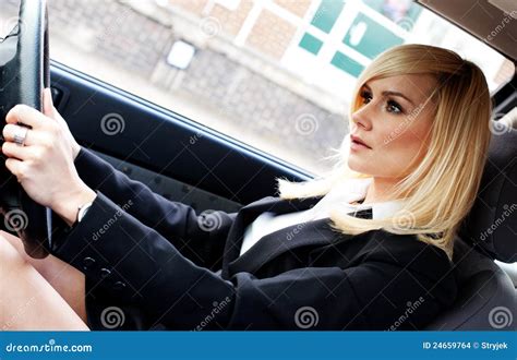 Mooie Onderneemster Die Een Auto Drijft Stock Foto Image Of Rijden Schoonheid 24659764