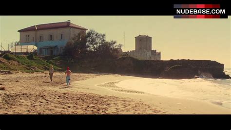 Robyn Cohen Runs Topless The Life Aquatic With Steve Zissou