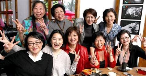 U40 đi họp lớp tôi nhìn thấu 3 kiểu bạn cũ điển hình Cùng tuổi nhưng