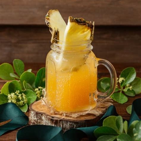 Beneficios del jugo de piña para aliviar cólicos menstruales