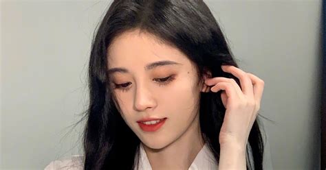 China Entertainment News Ju Jingyi Poses For Photo Shoot
