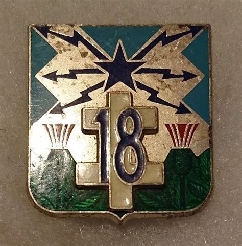 INSIGNE MILITAIRE 18 régiment transmissions 18e RT Épinal H 638