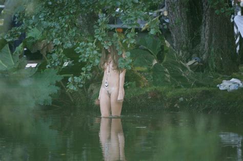 Sienna Miller Desnuda En Beach Babes