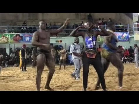 NDIACK SÈNE bat son adversaire et sème lambiance à Adrien Senghor le