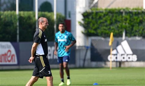 Juve Le Prime Idee Di Allegri Verso L Atalanta Ballottaggio In Difesa