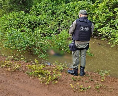 Homem é assassinado e corpo é jogado em poça d água em município do