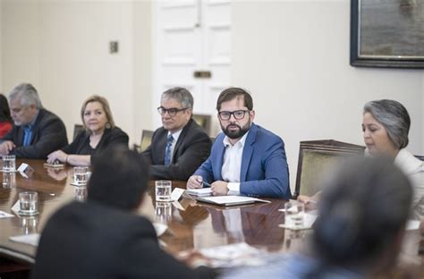 Encuesta CADEM Presidente Boric con 30 de aprobación y 65 de