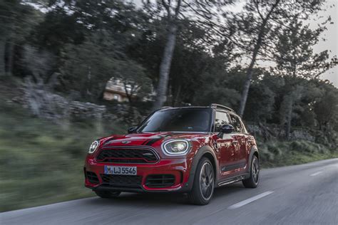 Mini Countryman Jcw Sprints In Goauto