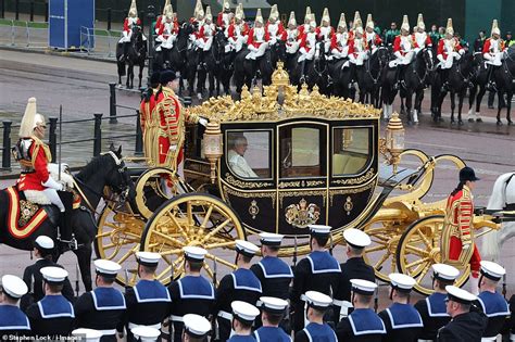 King Charles Begins His Historic Procession Monarch Leaves Buckingham