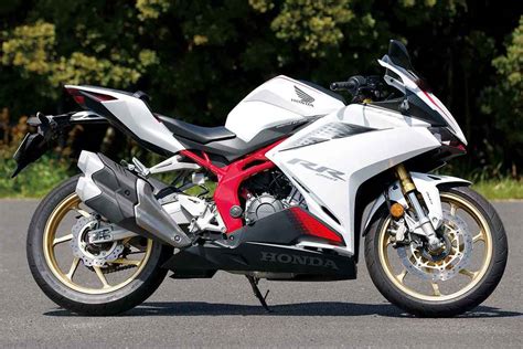 ホンダ新型CBR250RR先取りチェック 外装一新足周り熟成パワーアップで充実進化従来型と比較してみよう 2 2 webオートバイ