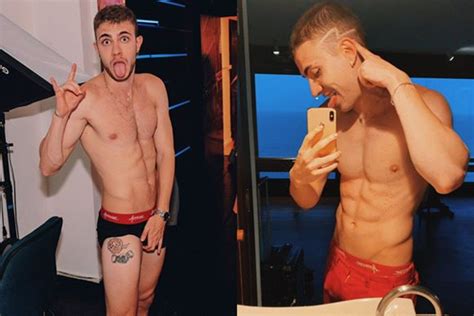 Fotos do digital influencer Léo Picon pelado mostrando a bunda Homens