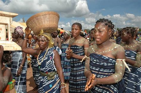 Danse adjémélé Ethnie Baoulé Les Baoulés sont un peuple de Côte d