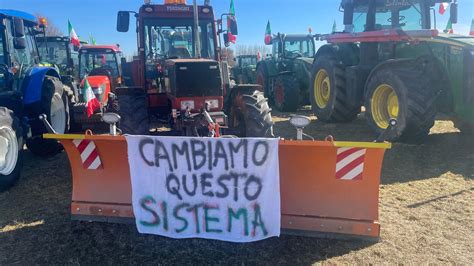 Protesta Degli Agricoltori Trattori In Marcia Verso Roma RadioSienaTv