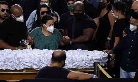 Fervecao Corpo De Mar Lia Mendon A Enterrado Em Cemit Rio