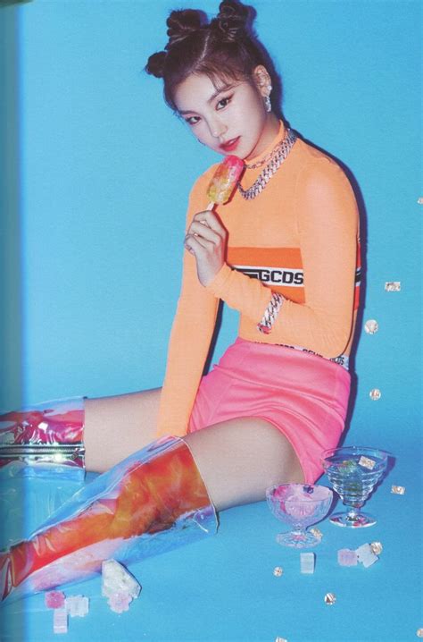 SCAN 190803 ITZY 1st Mini Album Photobook YEJI Credits