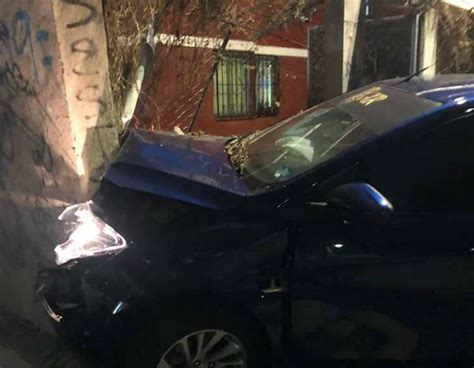 Mujer Pierde El Control Y Se Impacta Contra Barda En Coacalco